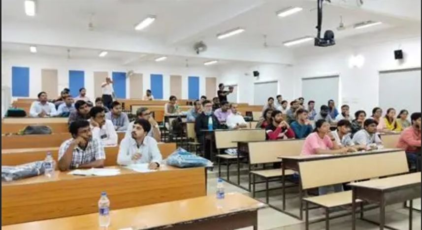 IIT खड़गपुर का स्पष्टीकरण: डाइनिंग हॉल में नहीं होगा सीटों का अलगाव – Navyug Sandesh